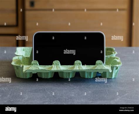 Diy Smartphone Stand Made From Egg Carton Recipe For Cooking Kitchen