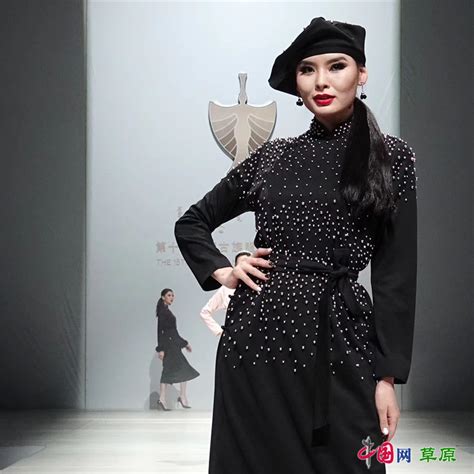 草原上的璀璨华服一个民族穿在身上的信仰原创组图 中国网