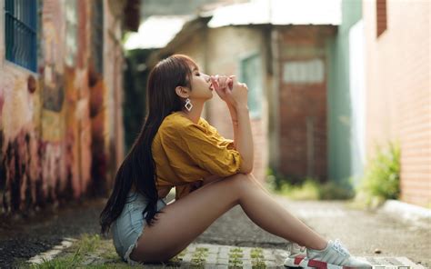 壁紙 x アジア人座っ脚ショーツブラウス少女ダウンロード写真