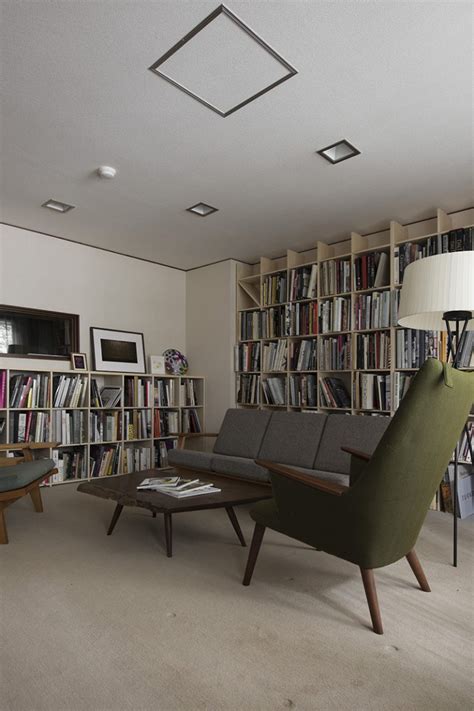 美術書で囲まれた読書空間に 壁一面の本棚 奥行250mm Shelf No45 マルゲリータ使用例