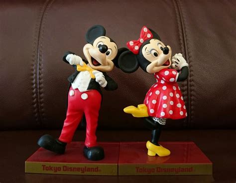 Tokyo Disneyland Mickey And Minnie Figurine