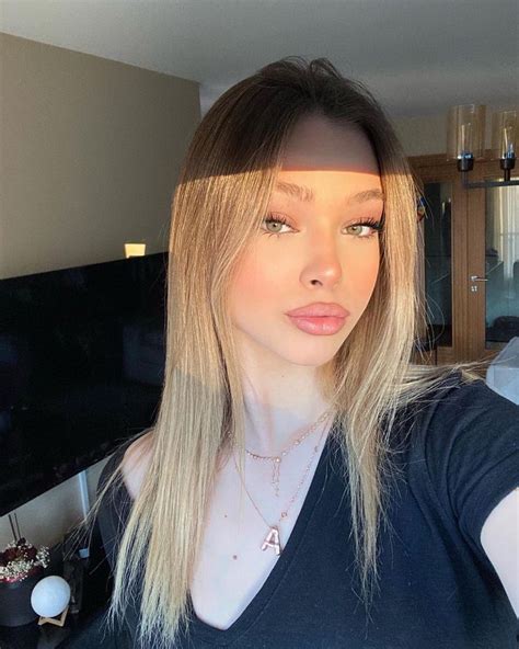 Pin By Stavros Colaridis On Blonde 👠 Beautiful Girl Makeup Blonde