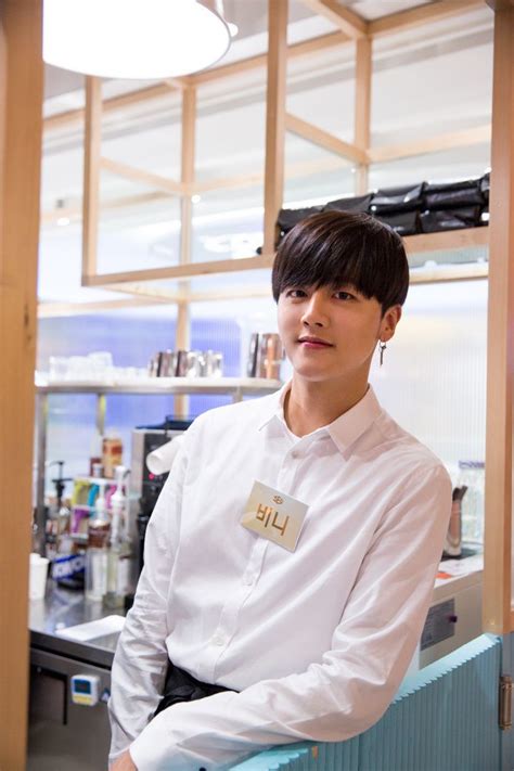 카페에서 바리스타로 일하는 어느 아이돌 사연 1boon