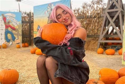 Kathleen Hixson All About The Life Of A Social Media Star