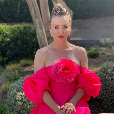 Do Kaley Cuocos New Blunt Bangs Mean The Curtain Trend Is Over