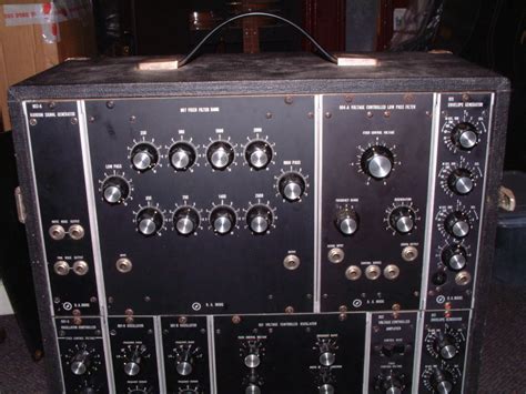 Moog Model 10 Synthesiser « Mannings Musicals
