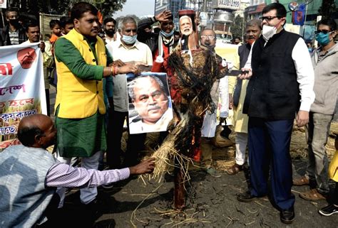 Shiv Sena Workers Sit On Dharna In Protest Against Farm Laws