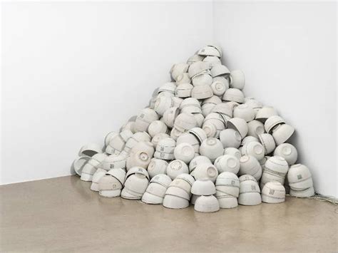 [현장en ]강익중 달항아리 통해 연결과 조화를 말하다