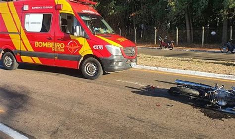 Jovem Morre Atropelado Após Bater Contra Carreta Estacionada Em Local