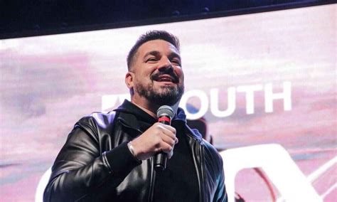 Felippe Valadão é indiciado por intolerância religiosa após fala em culto público Exibir Gospel