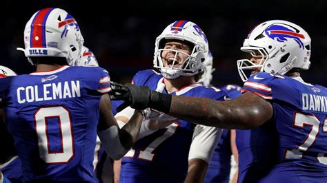 Josh Allen Leapfrogs Patrick Mahomes Becomes Nfl Mvp Favorite