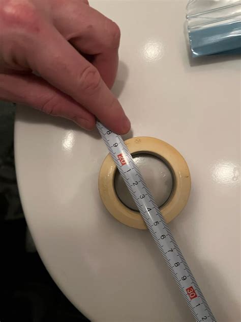 Aansluiting Stortbak Toilet Lekt Hoe Het Het Onderdeel Dat Ik Moet Vervangen R Klussers