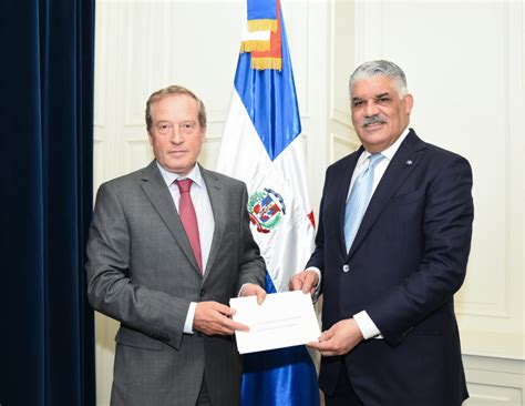 Canciller Miguel Vargas Recibe Copias De Estilo De Embajador De Francia
