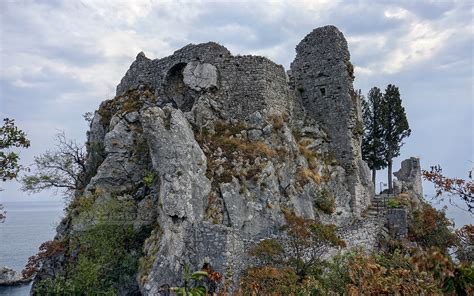 Легенда о белой даме из Дуино