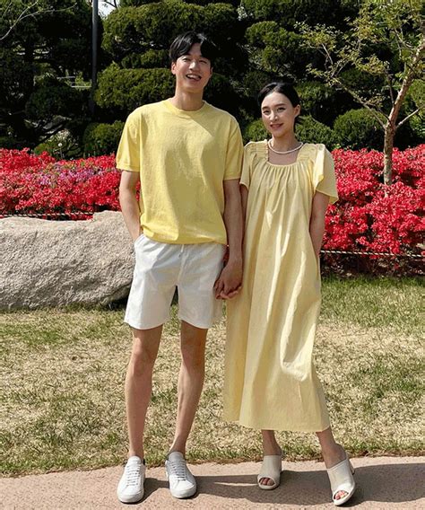 커플룩 옐로우 노랑 니트 원피스 커플 시밀러룩 신혼 여행 데이트룩 커플시밀러 추천 에이블리