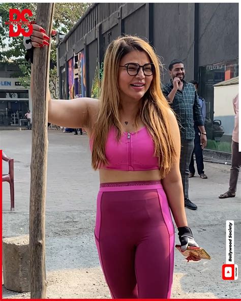Rakhi Sawant ने इस अंदाज में दिया देश की सारी औरतों को Womens Day की