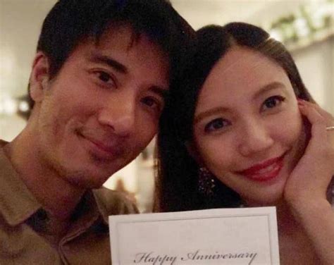 王力宏宣布离婚后首度现身萤光幕前婚变细节势必成注目焦点李靓蕾一家人王母