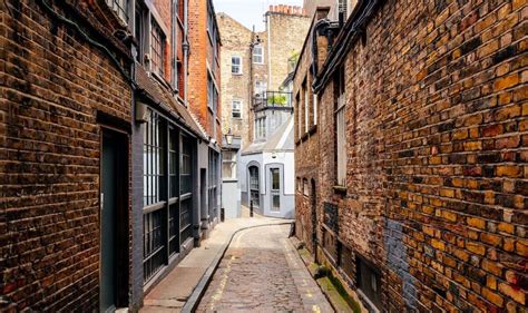 Surprising Origins Of The Word Ginnel Uncovered After Corrie Alleyway Controversy Uk News
