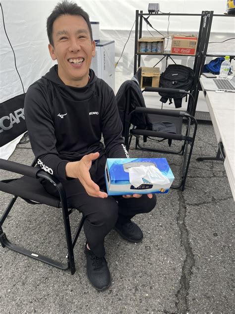元嶋 佑弥（yuya Motojima） On Twitter 今日の小暮さん 車の挙動をテッシュ箱で伝える！！ 昨日は、usbメモリ