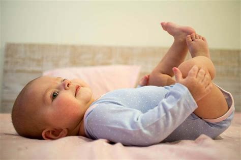 Ventajas De Los Masajes Para Bebés Embarazo Bebés Y Ser Padres Mamalua