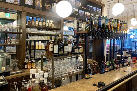 梅田のベルギービール専門店・スポーツ観戦バー｜belgian Pub Antwerp Six（ベルジアンパブ アントワープ シックス）