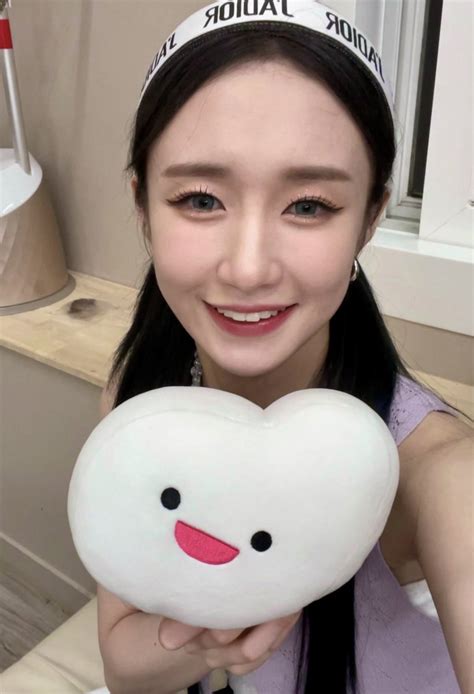 Purple Kiss Indonesia On Twitter Rt Rbwpurplekiss 지은 보고 시푸🥺🤤🫶