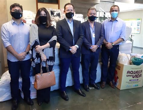 Sanesul entrega duas mil peças de roupas e cobertores na campanha do agasalho de