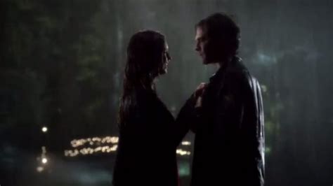 ‘vampire Diaries Elena And Damons Kiss In Rain Wont Happen Again