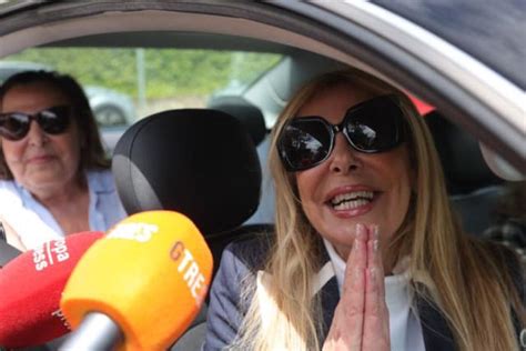 Ana Obregón exultante de felicidad habla por primera vez tras su regreso a España