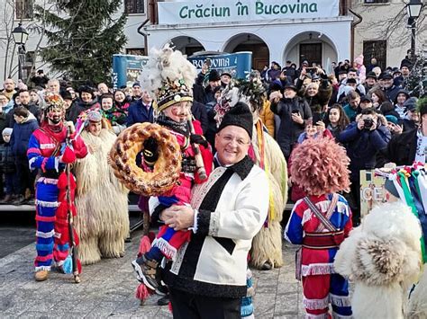 Suceava a găzduit și anul acesta cea mai mare paradă a obiceiurilor de iarnă din țară de