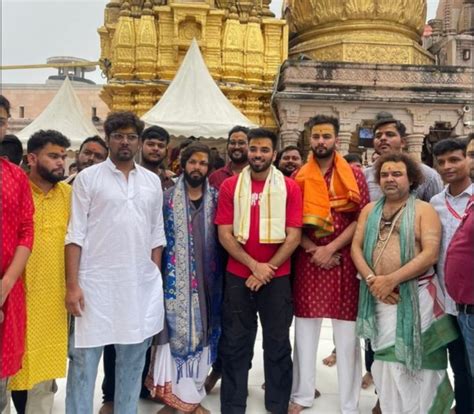एल्विश यादव एक बार फ़िर विवादों में काशी विश्वनाथ मंदिर में खिंचवाई