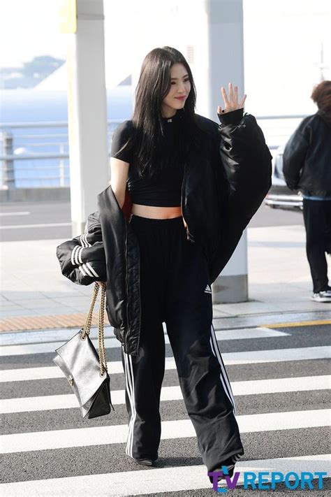 T포토 한소희 트레이닝복도 스타일리쉬 네이트 연예