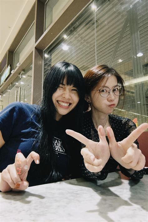 我和我的高中班導♥ 媽媽我本人已經畢業17年了 結果我的老師從我畢業到現在都沒變⑉˙ᗜ˙⑉