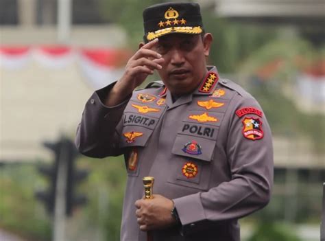 Tongkat Komando Buat Kapolri Kapolda Dan Kapolres Ini Aturannya