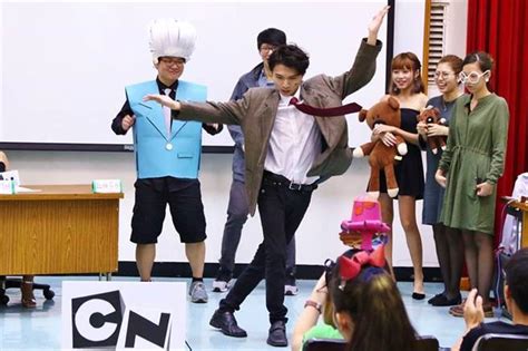 高師大美術系迎新 辛普森、芝麻街都來啦！ 新創意 Campus
