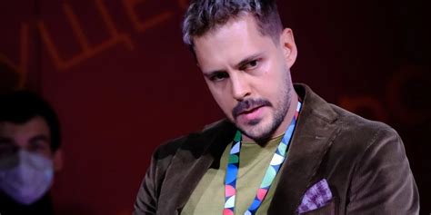 Par Krievijas Kara Atbalstīšanu Aktieris Zaudē Darbu Populārajā Hbo Seriālā Baltais Lotoss