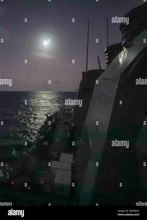MER DES PHILIPPINES 18 mars 2022 le destroyer de missiles guidé de