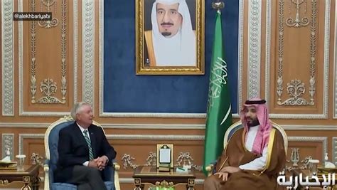 ولي العهد السعودي يجتمع مع السيناتور الأميركي ليندسي غراهام شاشة