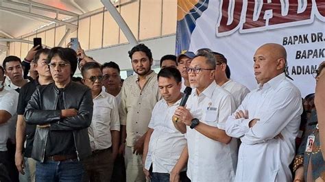 Temui Pedagang Pakaian Bekas Pasar Senen Menkop Teten Malah Disoraki