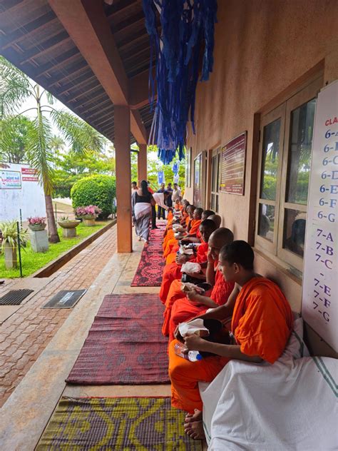 වෙසක් උත්සවය වෙනුවෙන් Mahinda Rajapakse College Matara