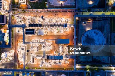 정유 공장의 황혼의 공중 보기 황혼 방콕 태국에서 정유 공장 및 석유 화학 공장의 무인 항공기에서 촬영 기후 행동에 대한 스톡 사진 및 기타 이미지 Istock