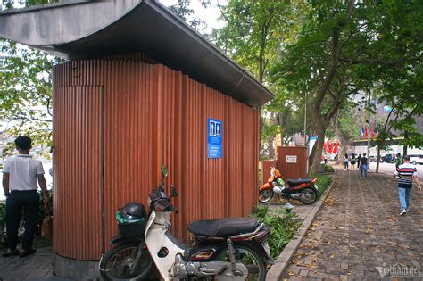 Ám ảnh Khi Vào Nhà Vệ Sinh Công Cộng ở Hà Nội