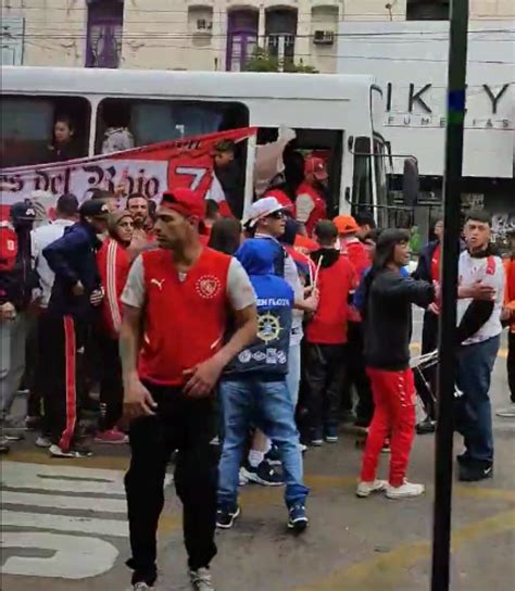 La Barbarie Invadió La Previa Del Clásico En Avellaneda El Gráfico
