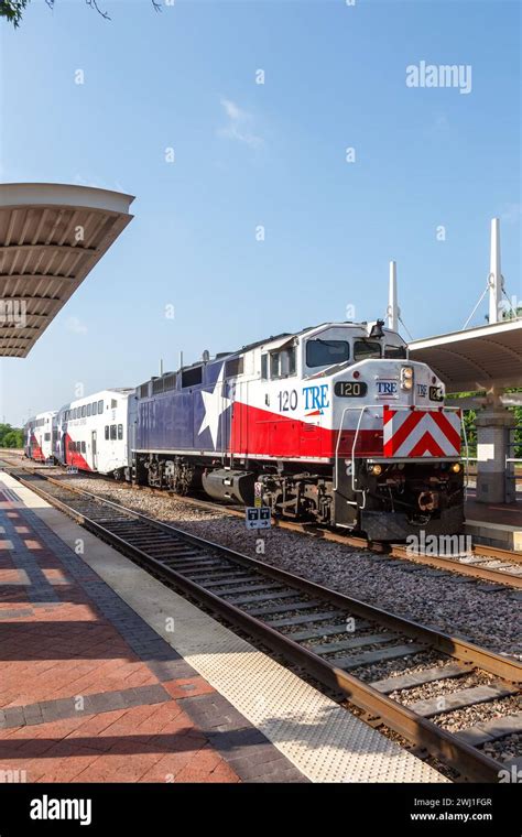 Trinity Railway Express Tre Train Regional Train Railroad Local