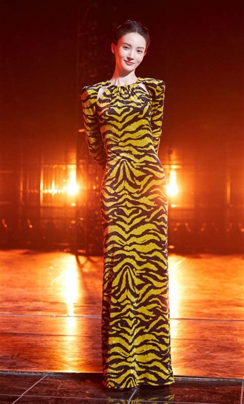 Ghim Trên Gown67