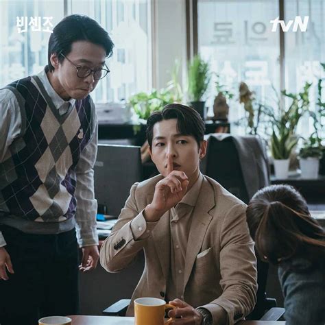 Song Joong Ki Công Khai Chăm Sóc Người Khác Sau 3 Năm Chia Tay Vợ Cũ