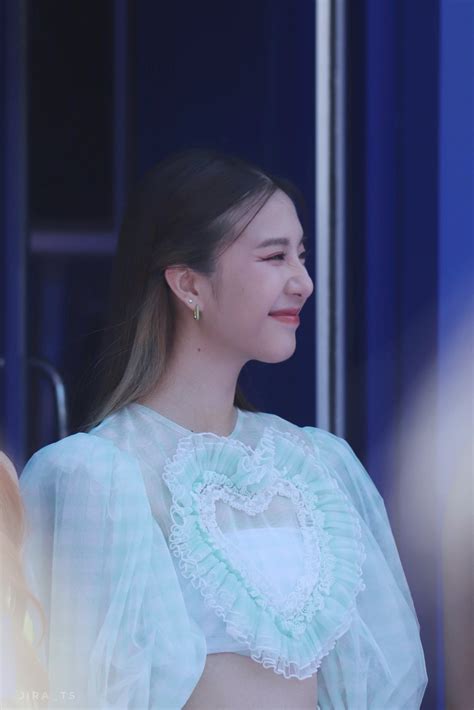 คอปอ — On Twitter ต่อให้โลกจะหมุนซักเท่าไร เธอยังคงสดใสอ่อนหวาน