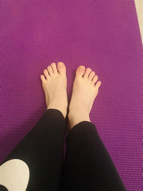 Whats Your Favourite Pose 😏🧘🏼‍♀️🦶🏻 Scrolller