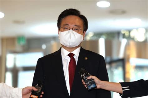 조규홍 후보자 첫 출근경제관료 출신이지만 보건·복지 경험 있다 아시아경제