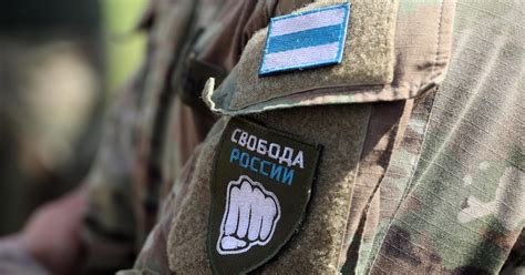 Los Paramilitares Opositores Al Kremlin Piden A Los Soldados Rusos Que